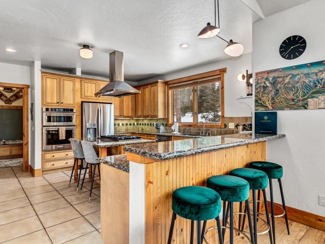 Snowflake Chalet - Rocky Mountain Getaways