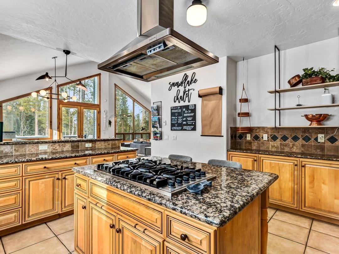 Snowflake Chalet - Rocky Mountain Getaways