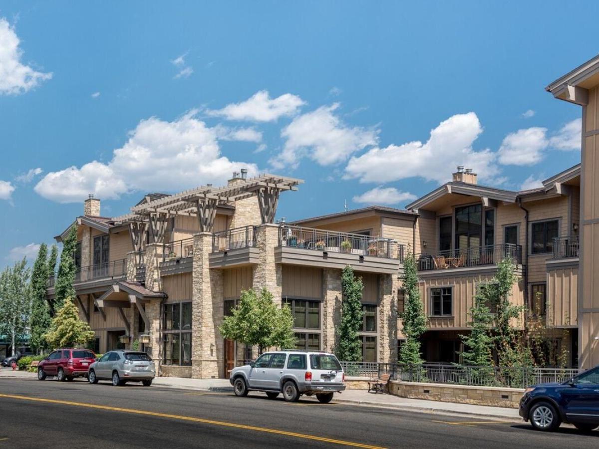 Chilali Condominiums - Rocky Mountain Getaways