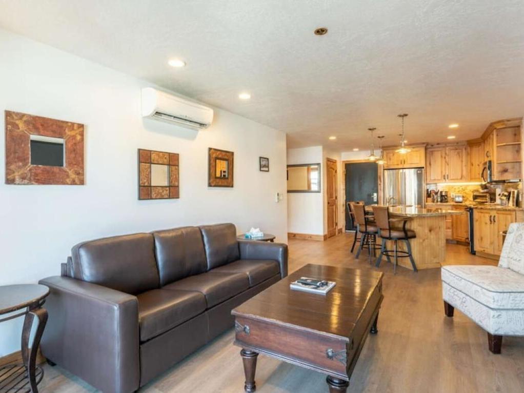 Treasure Mountain Inn - Rocky Mountain Getaways